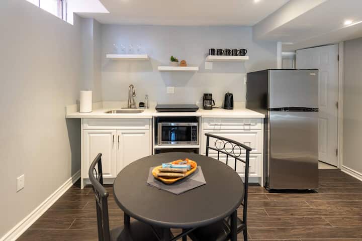 Bright Walk-out Suite - Private Entrance - Ajax