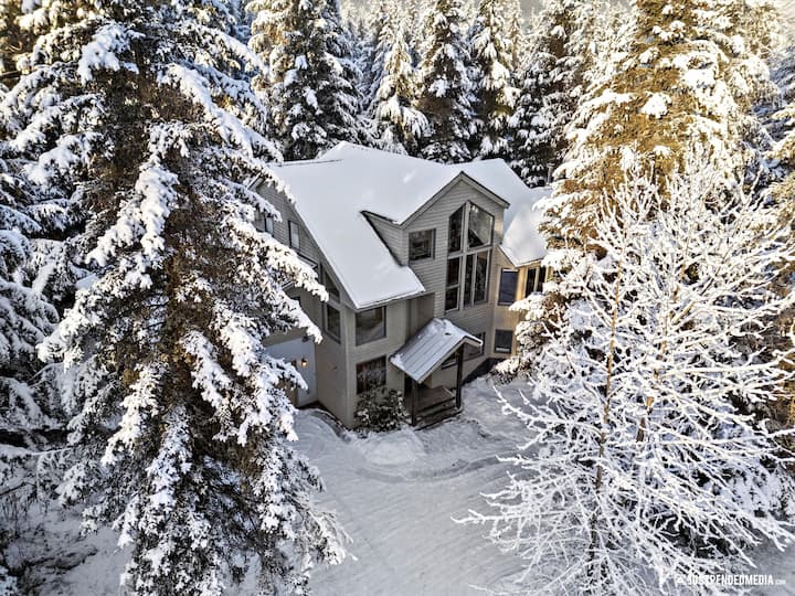 Luxury: Walk To Lifts, Huge Kitchen & Master Suite - Alyeska, AK