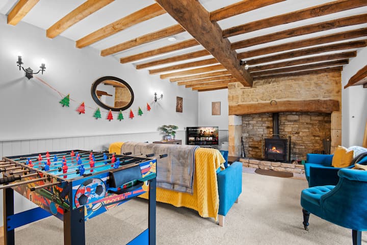 Cotswold Stone Cottage: Garden, Fireplace, Games - Broadway