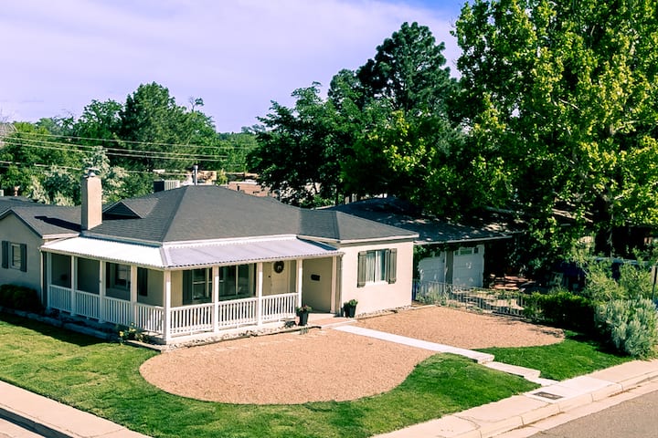 Nob Hill Wellesley Bungalow - 阿爾伯克基