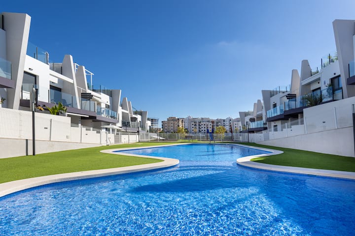 Paraíso · Stylish Penthouse With Rooftop & Pool - San Miguel de Salinas