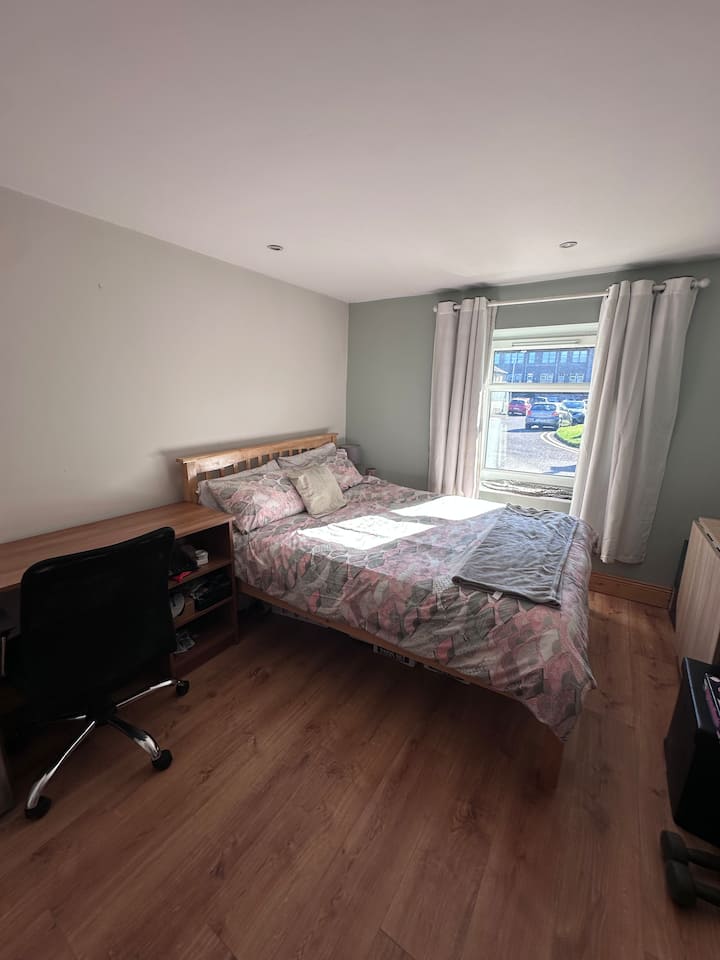 Spacious Double Room With Private Bathroom In Cork - Cork