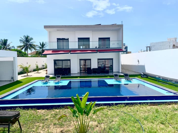 Belle Villa Luxueuse Piscine Chauffée Et Sécurisée - Sénégal