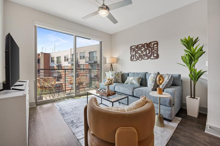 Uptownvibes|chic Central Square Retreat W/pool&gym - Frisco, TX