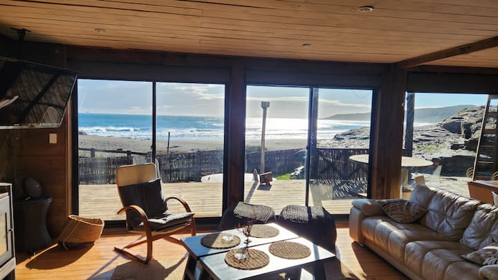 Casa Piedra Sirena / Tu Descanso Frente Al Mar - Chile