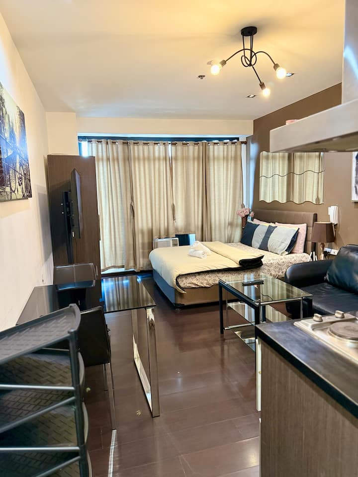 Makati City Studio Higher Zone With City View - Makati City