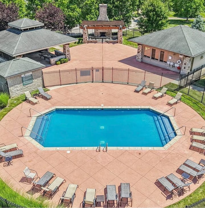 In The Heart Of Btown • 5 Miles>iu • Grill • Pool - Bloomington, IN