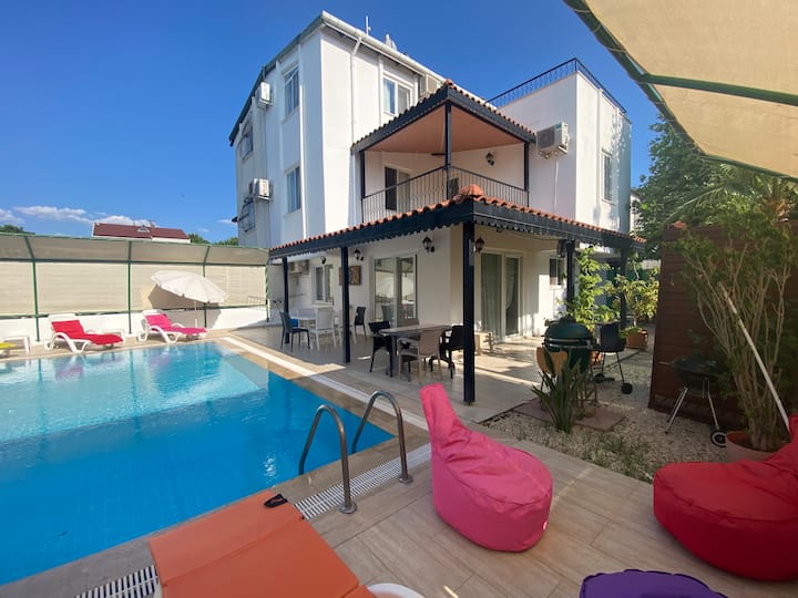 Kadriyede ÖZel Havuzlu Etrafı Yüksek Kapalı Villa - Belek