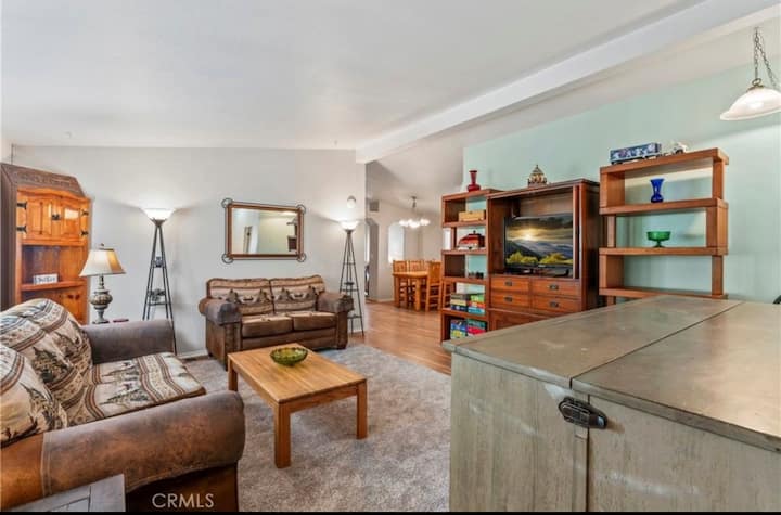 Cozy Getaway - Skypark - Hike - Ski - Hot Tub - Running Springs, CA