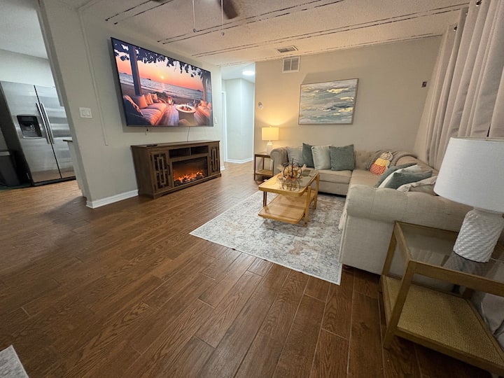 Seaside Cozy 3-bedroom Retreat - Apollo Beach, FL