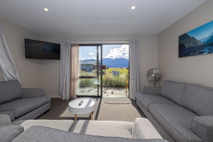(4)incredible Lake & Mountain Views. Lake Access. - Te Anau