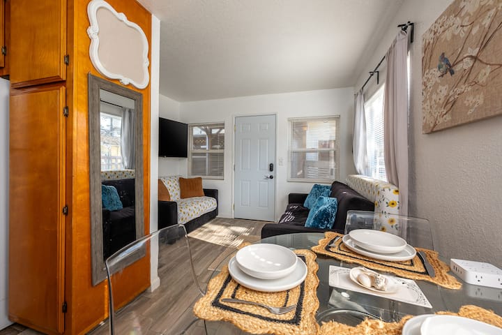 2 Bedroom Bungalow Steps To The Sand Full Kitchen - San Diego, CA