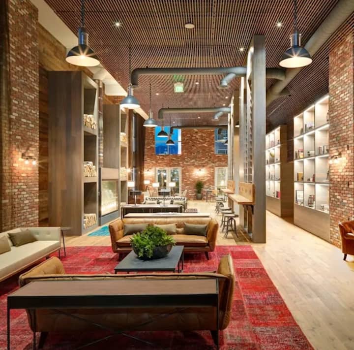 5-star Resort Studio | Free Parking+pool +Views - Los Angeles, CA