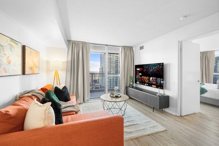 Modern Lakefront Esc Stylish 2br Condo With Patio - Richmond Station - Toronto