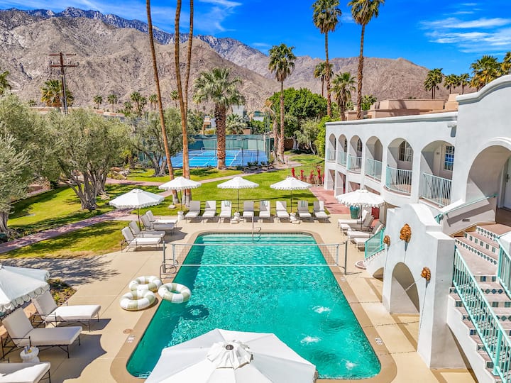 Palm Springs Private Bungalows With Hotel Access - Palm Springs, CA