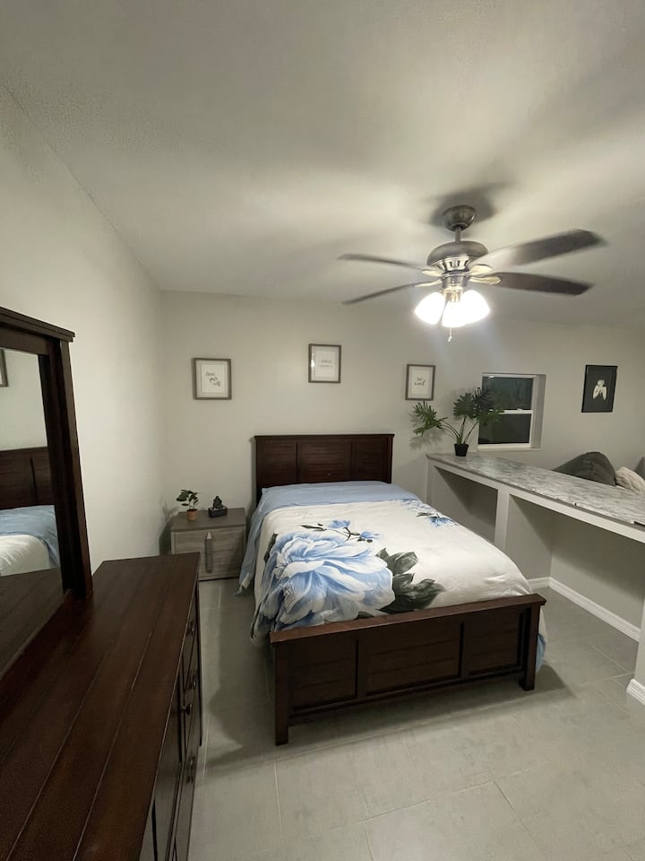 Tampa Private Bungalow - Tampa, FL