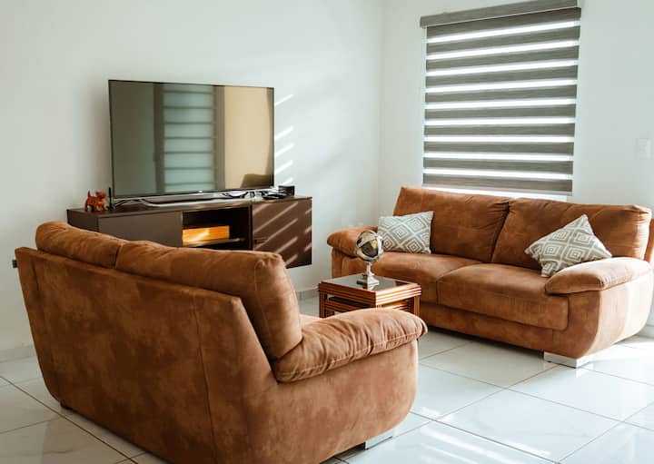 Casa Totalmente Climatizada En Excelente Ubicación - Colima