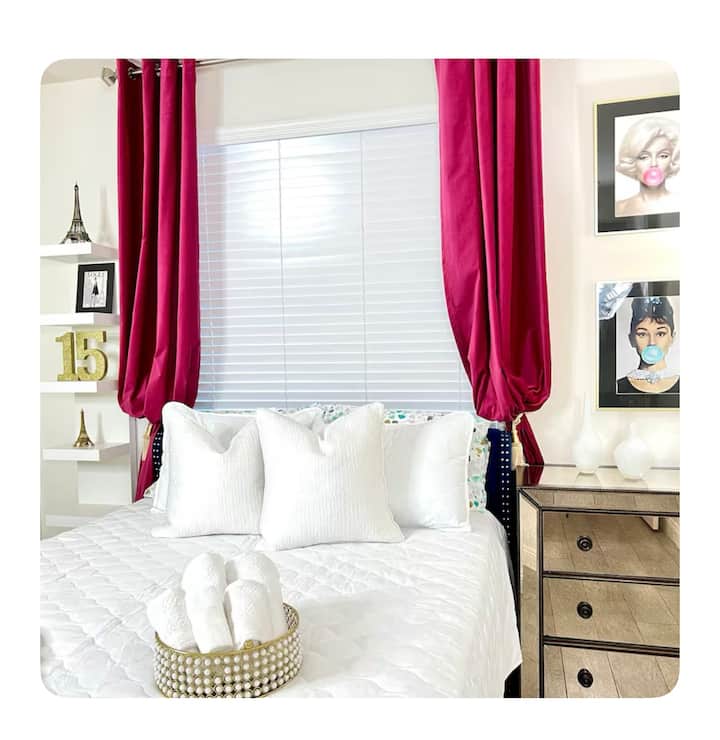 Beautiful, In Spacious Pool House - Moreno Valley, CA