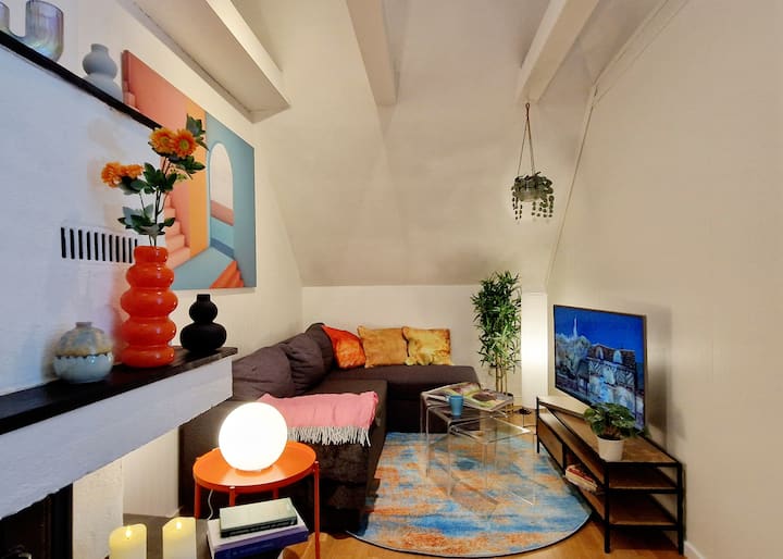 King Bed! Great Location! Top Floor! - Bergen