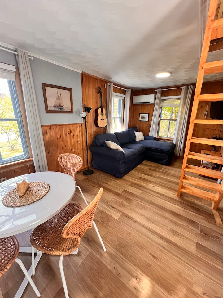 Little Blue Landing -The Cozy House With A View - Prince Edward Island