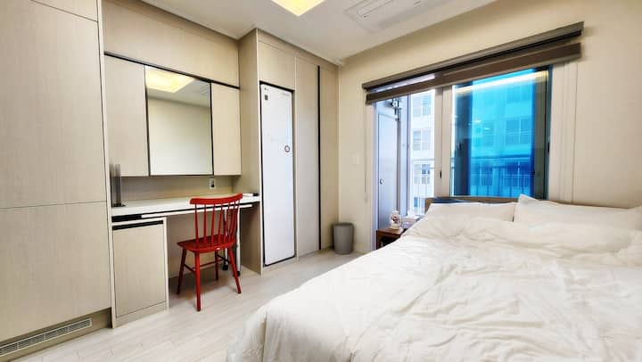 {대전 시청역} 도보3분 둔산동 교통 최고 번화가#신축 생활형숙박시설 #12시체크아웃 - South Korea