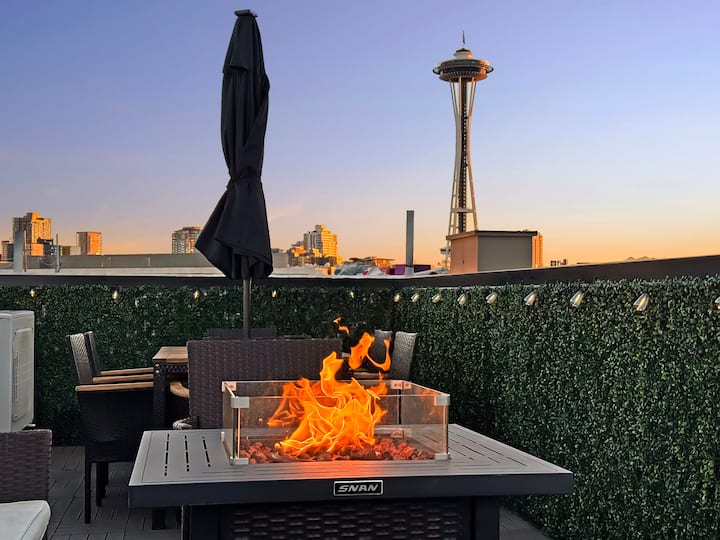 Brand New Luxe Home | Space Needle Rooftop Views - Climate Pledge Arena