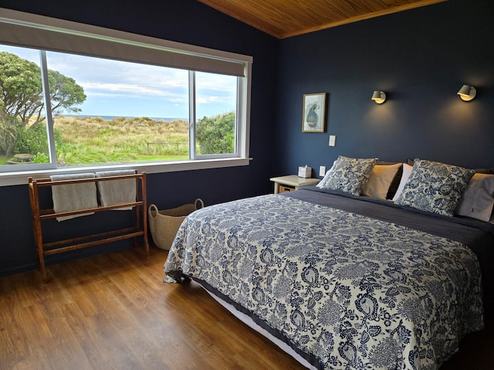 Beach Front - Fabulous Family Bach - Wairarapa