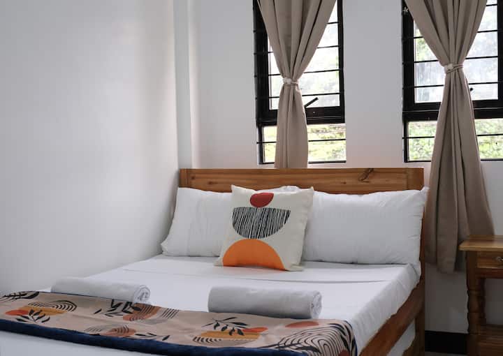 Balai Ni Eve–spacious 2br Flat W/ Kitchen + Wi-fi - Puerto Princesa