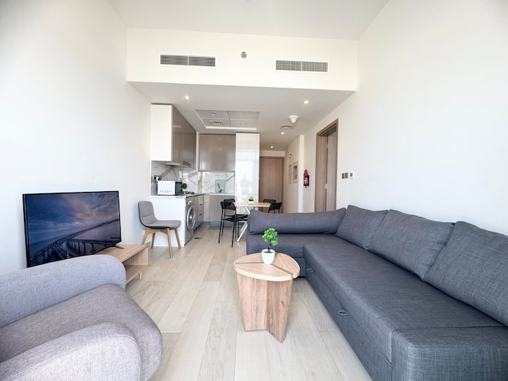 Relax & Enjoy Modern Comfort - Dubai