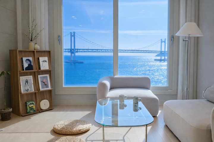 신규특가/초특급오션뷰/청결만점/7인/3룸(침실2+거실1)/침대3개/넓은주차장무료/20평형 - Busan