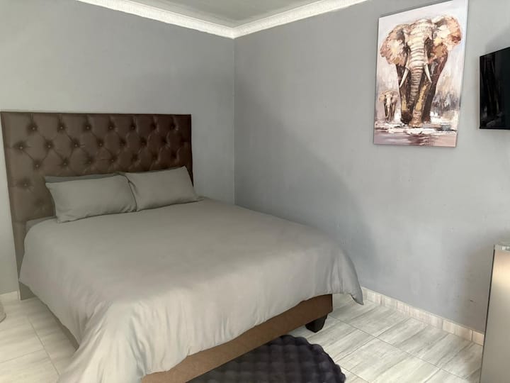 Elephant Room - Rustenburg