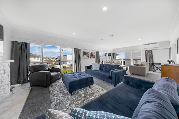 Sunny Coastal 4br Escape. Walk To St Heliers Beach - Auckland