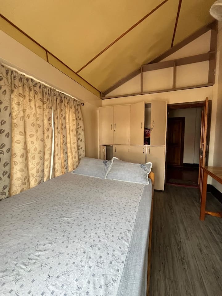 Shillong’s Peaceful Retreat For Travellers, Family - シロン