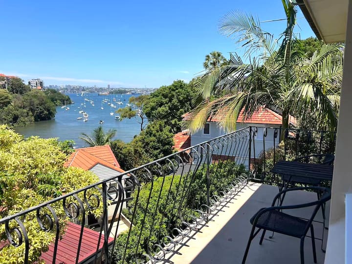 Sydney Harbour Side Water View Apartment - Sydney