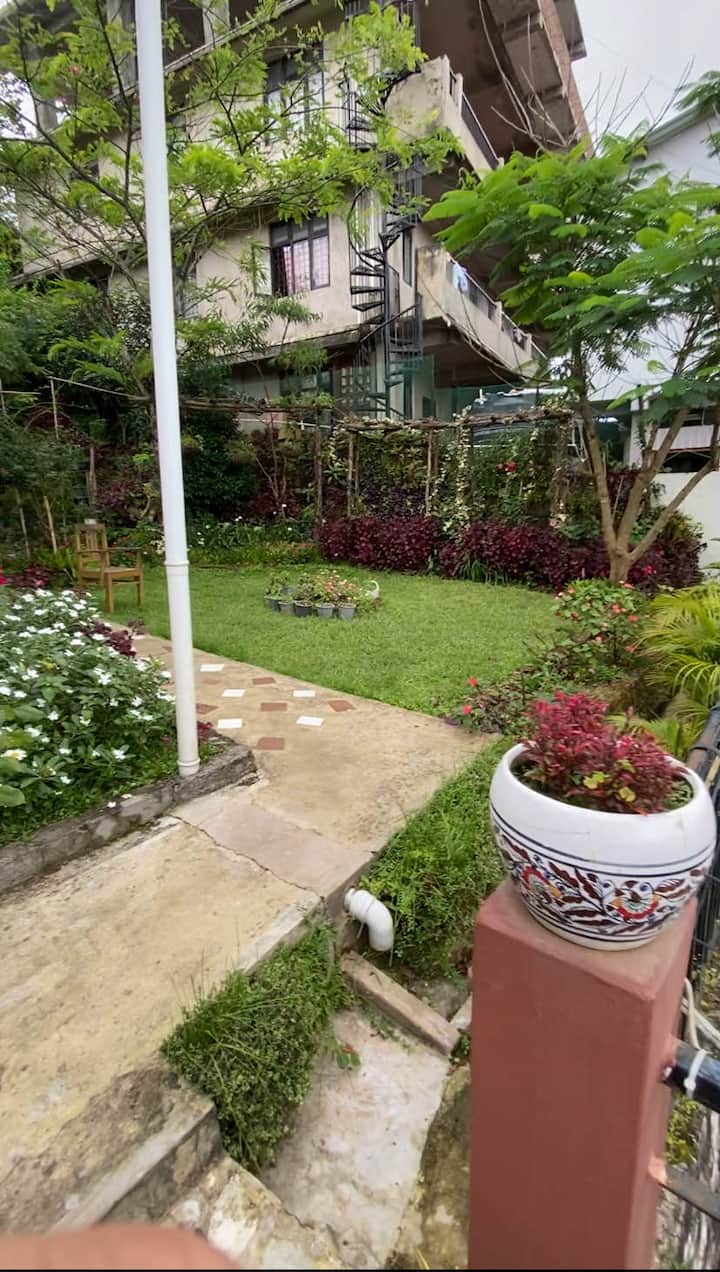 Peaceful Shillong Homestay: Walk To Golf Course - Shillong