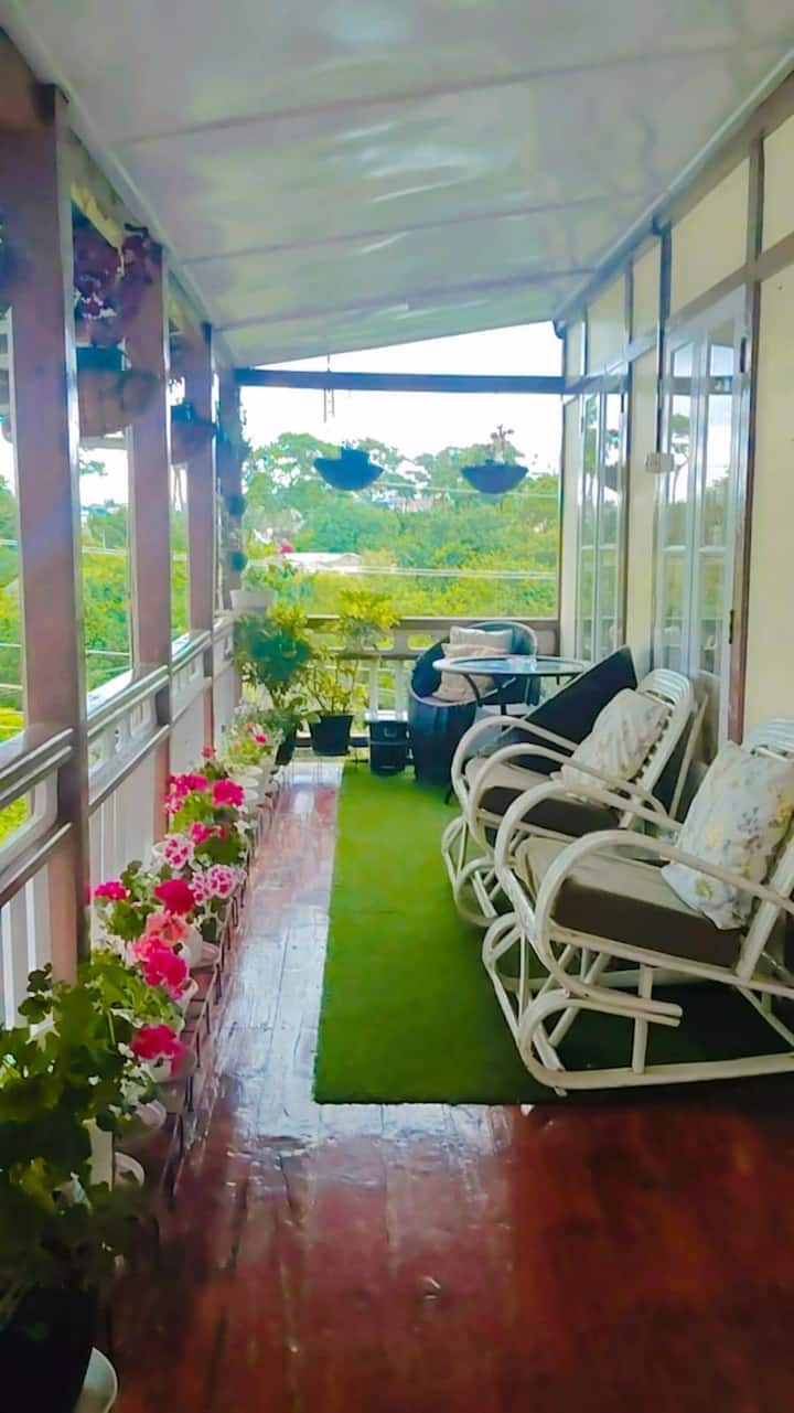 Shillong Sanctuary: Mountain Views & Hospitality - 실롱
