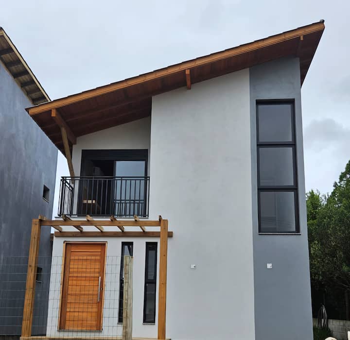 Incrível Sobrado Próximo à Barra De Ibiraquera. - Imbituba