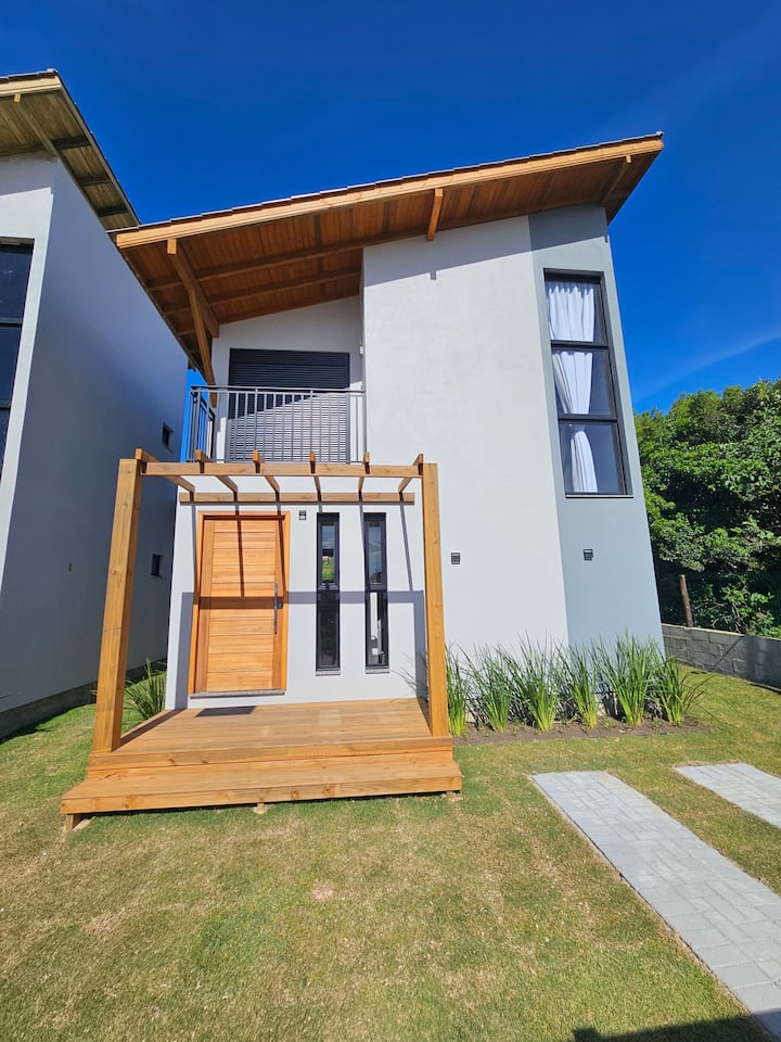 Novo Sobrado Próximo à Barra Da Ibiraquera - Imbituba