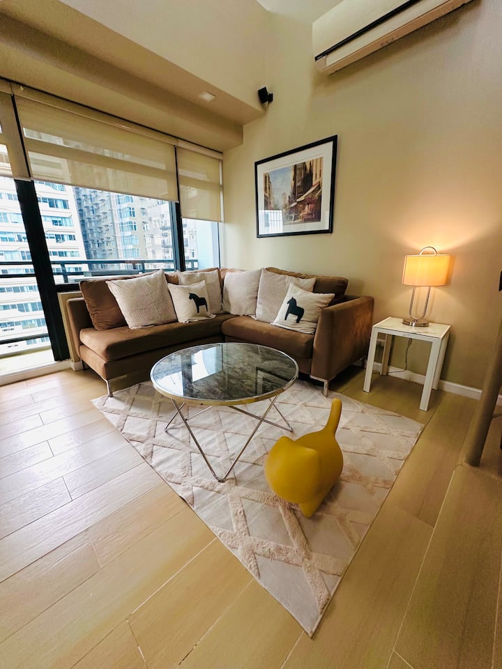 Elegant Big Loft Condo: Gramercy Residences - Makati