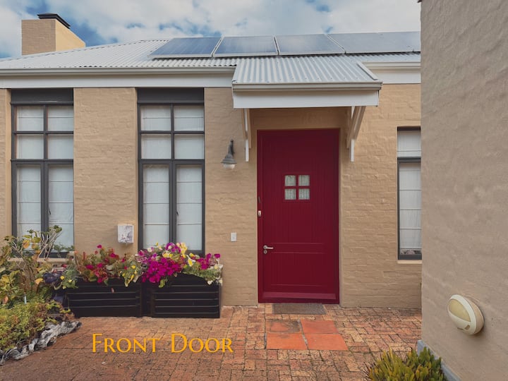 Charming 3-bedroom House In Central Voelklip - Hermanus