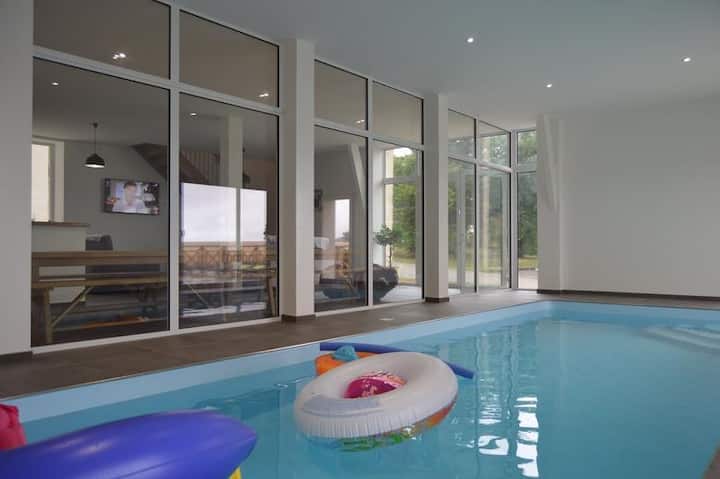 Gîte 15 Personnes Piscine Intérieure Chauffée - France