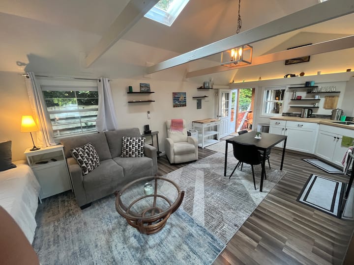 Studio Bungalow Near Beach Access - 산후안 아일랜즈