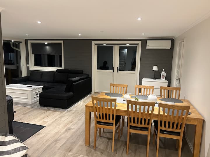 Mysig Litet Hus På Landet.
3 Sovrum 6 Bäddar - Munkedal
