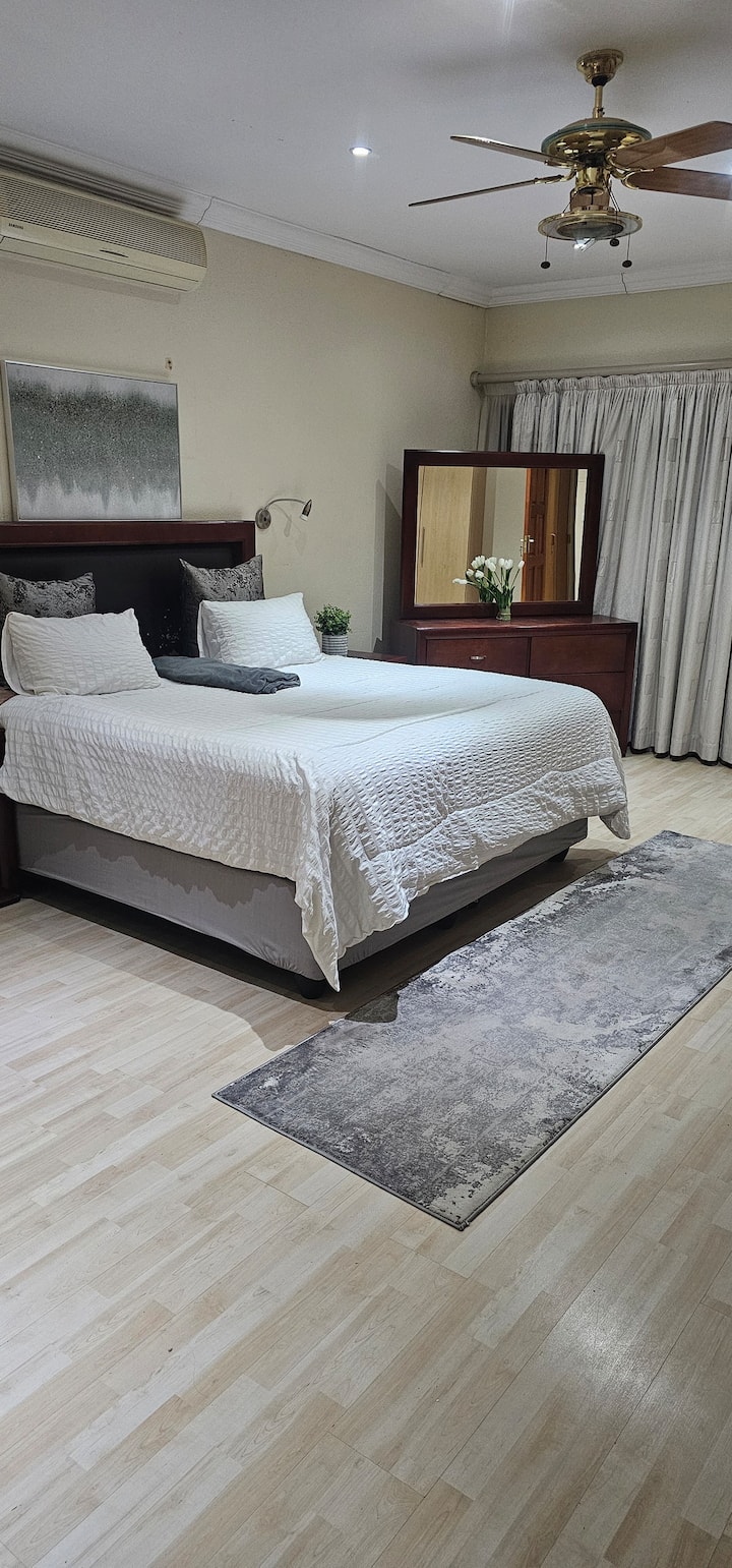 Executive Suite In Sought After Area - Sw5 Proper - Vanderbijlpark