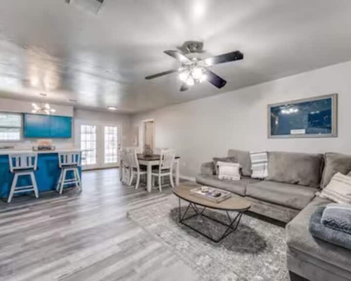 Spacious 4br Near Main St | Large Yard & Patio - Fredericksburg, TX