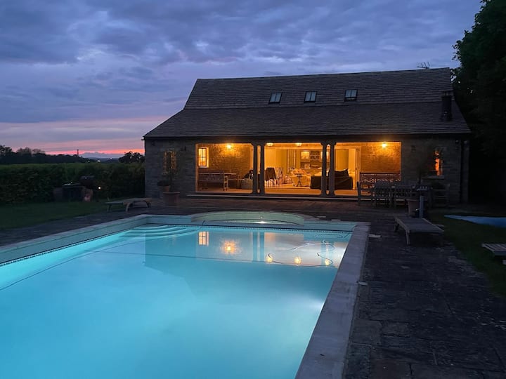 Amazing Pool House Sleeping 5 - Swindon