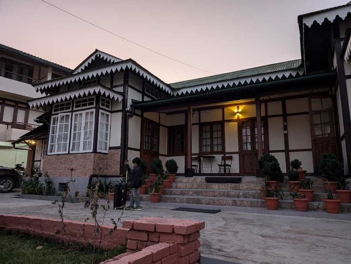 Charming City-view Retreat - Shillong