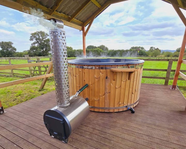 #67 Private Hot Tub Reindeer Lodge Retreat - Derbyshire