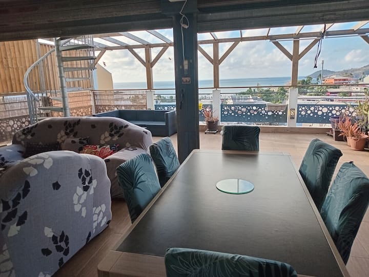 Salon Pour Réunion Mamoudzou Centre - Vue Sur Mer - Mayotte