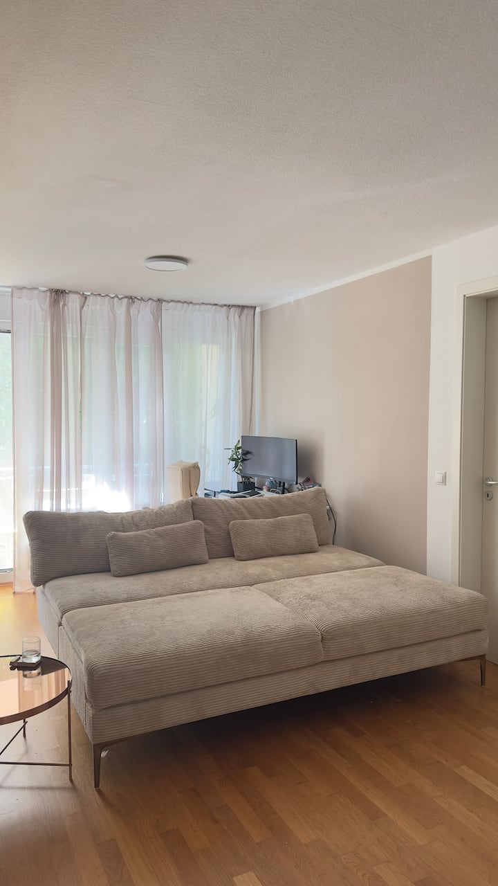 Helles Apartment Mit Balkon Im Grünen - München